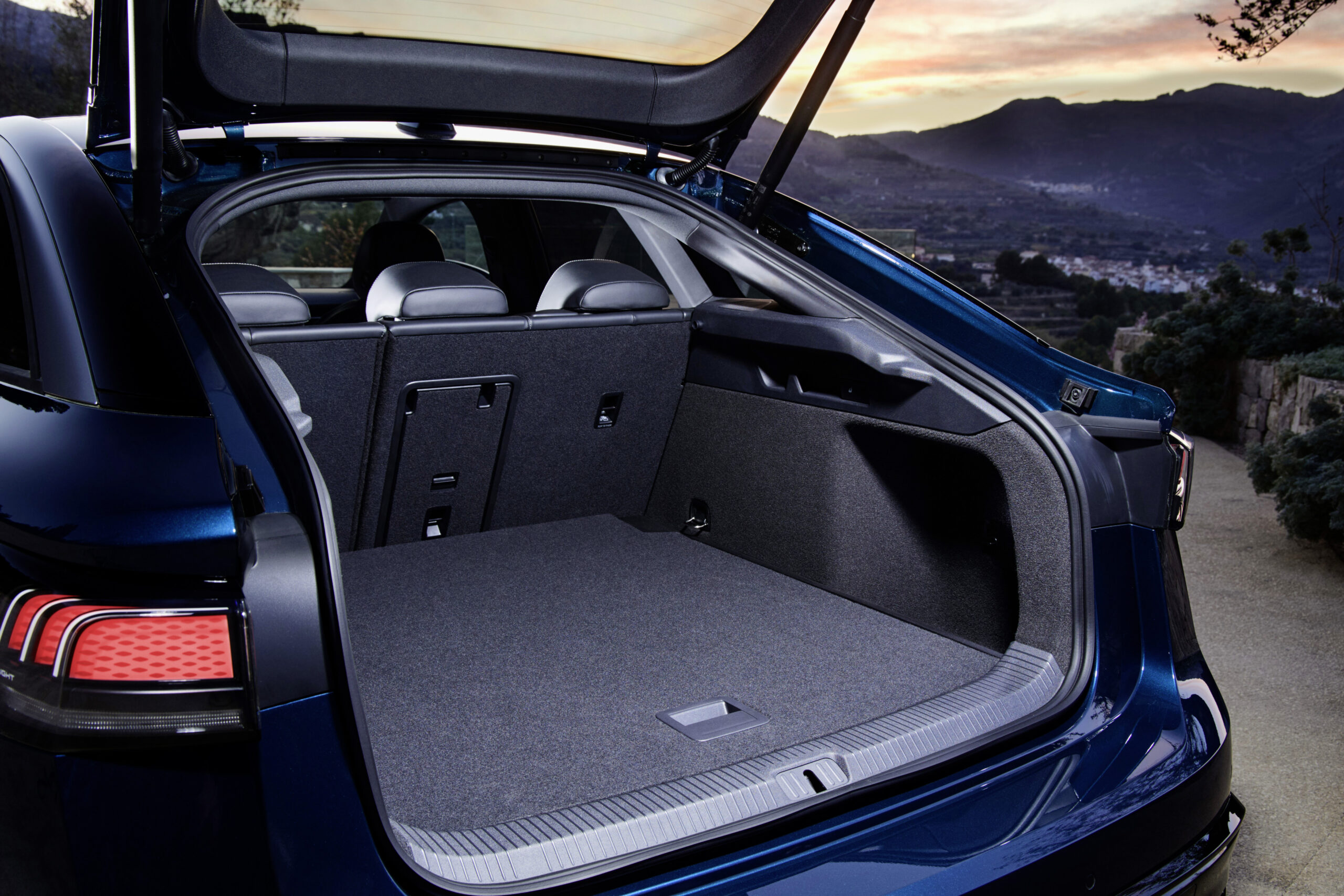 2025 VW ID.7 Electric Sedan Aims for Luxury and 300-Plus Miles of Range