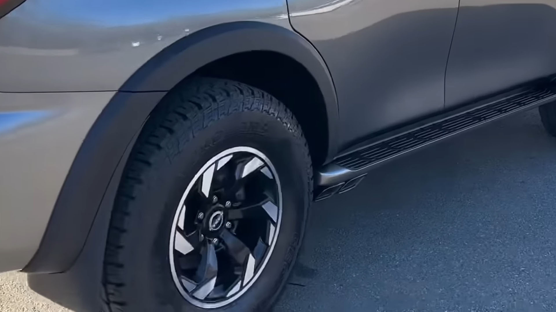 Lifted Nissan Patrol Warrior With Factory Side-Exit Exhaust Is the ...