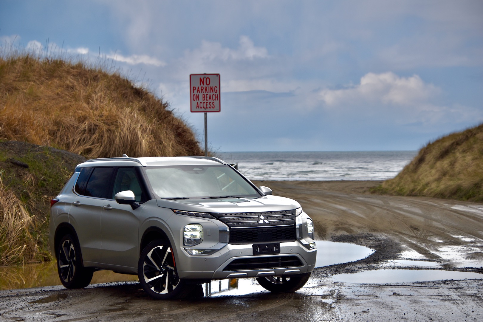 2023 Mitsubishi Outlander Review: A Flexible but Focused SUV With ...