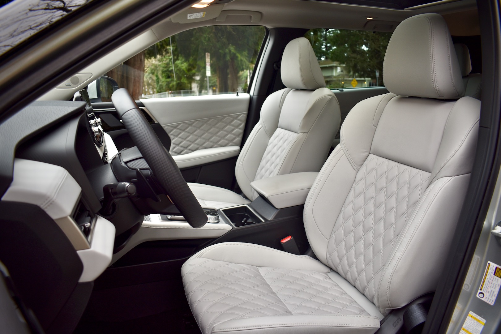 2023 Mitsubishi Outlander Review: A Flexible but Focused SUV With ...