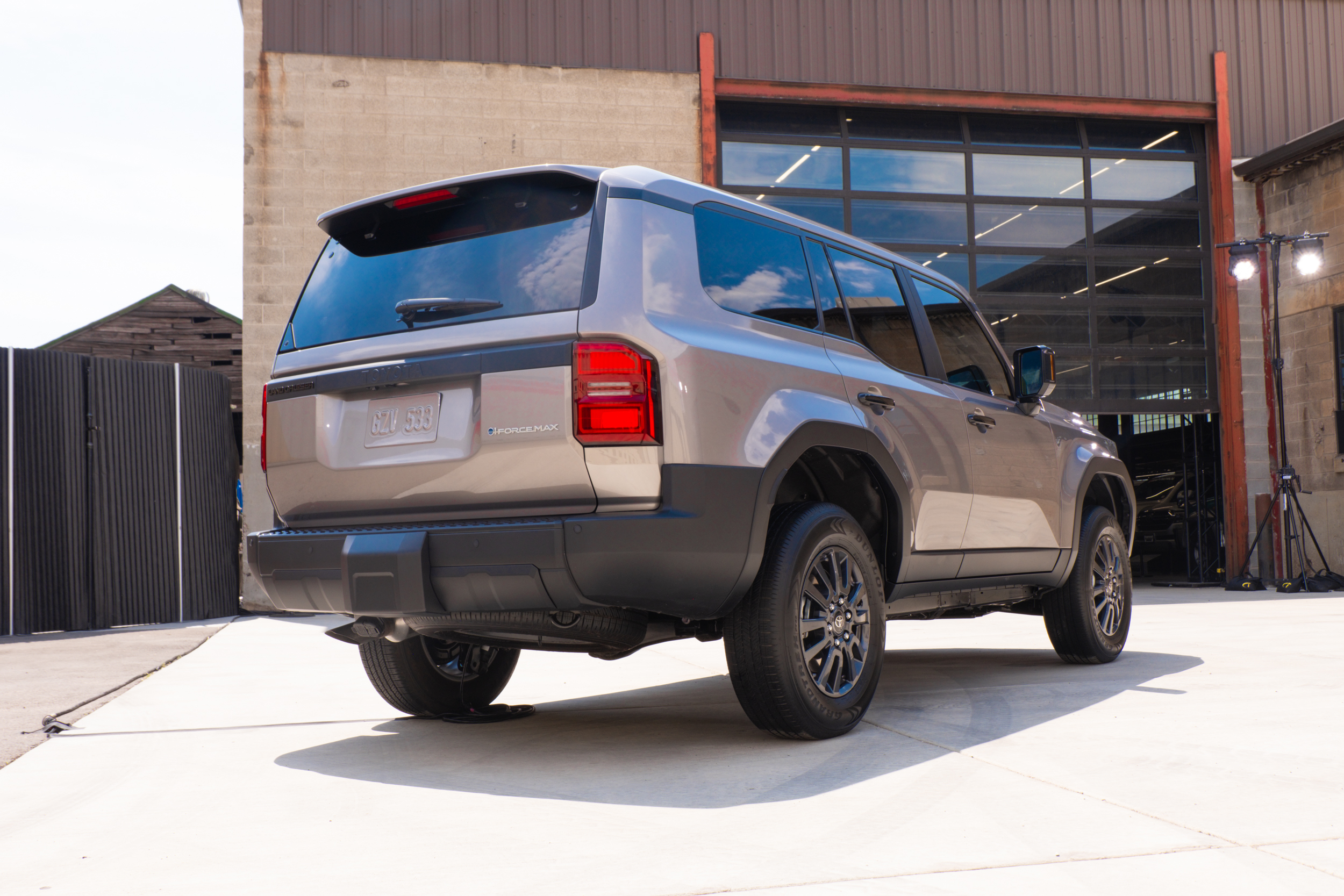 2024 Toyota Land Cruiser Revealed With Retro Looks, Locking Diffs ...