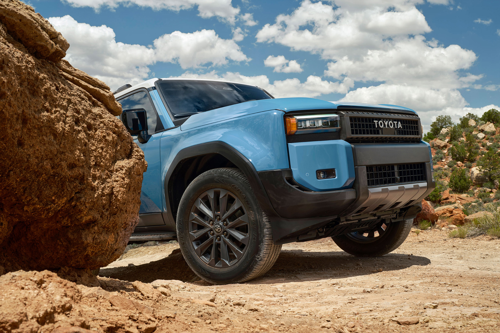 2024 Toyota Land Cruiser Revealed With Retro Looks, Locking Diffs ...