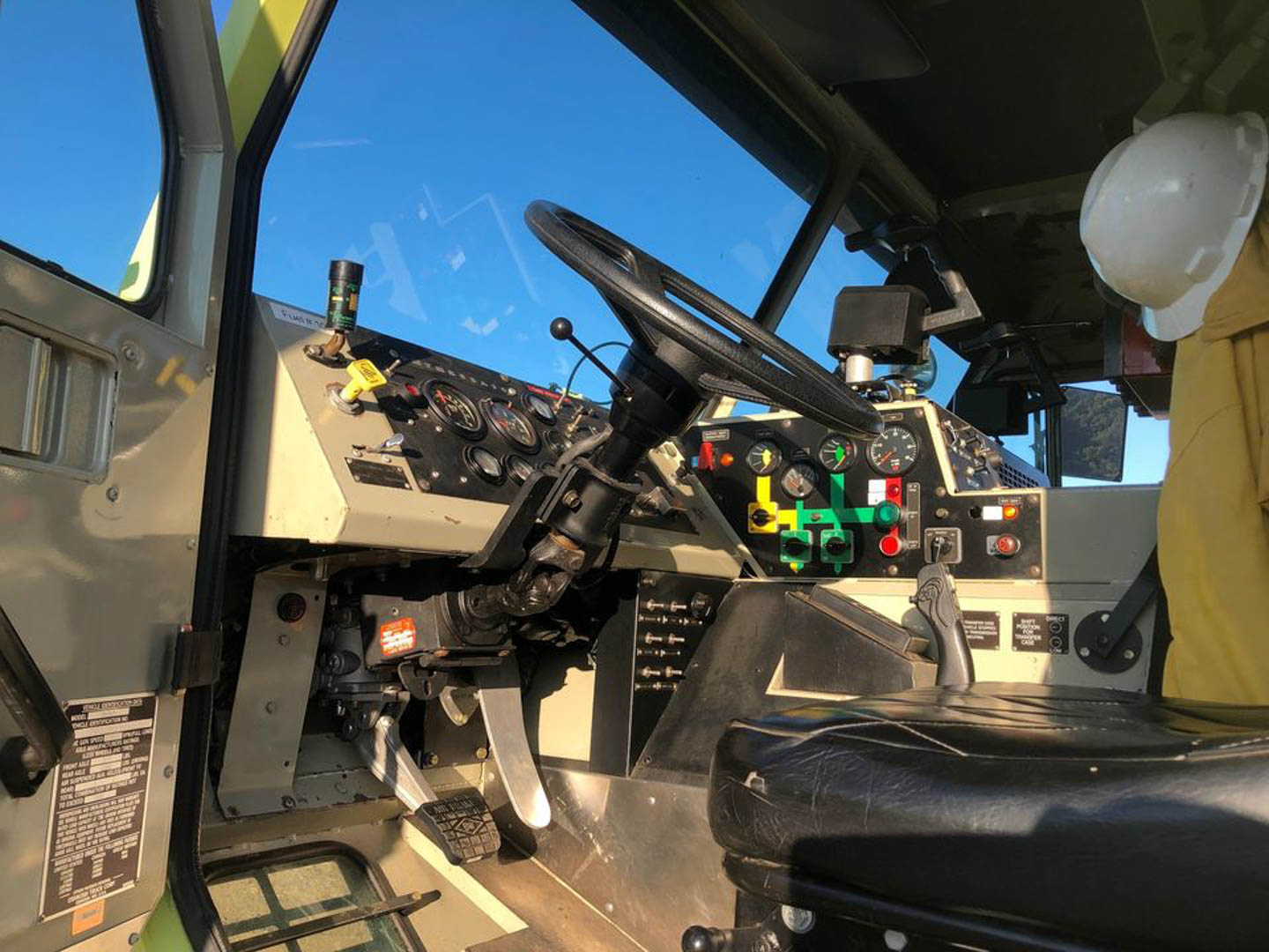 Supermassive 8x8 Articulating Off-Road Fire Truck Is a Surprising ...