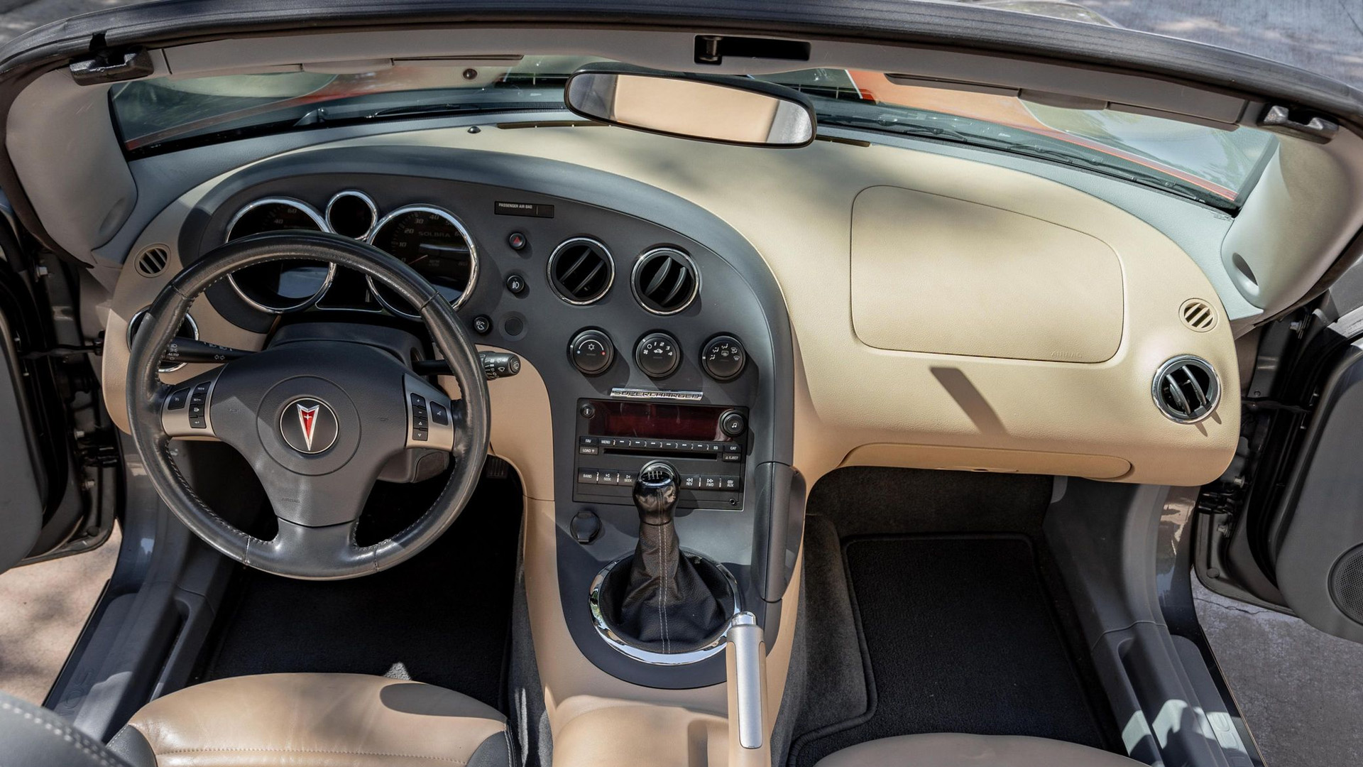 Pontiac Solstice Interior