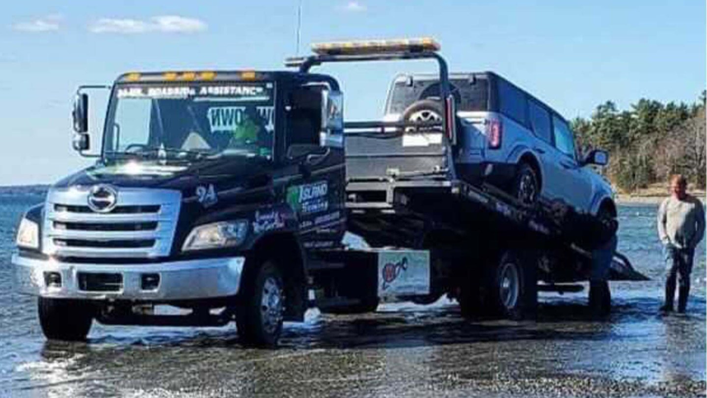 Here's How That Floating Ford Bronco Was Recovered From a Bay in Maine
