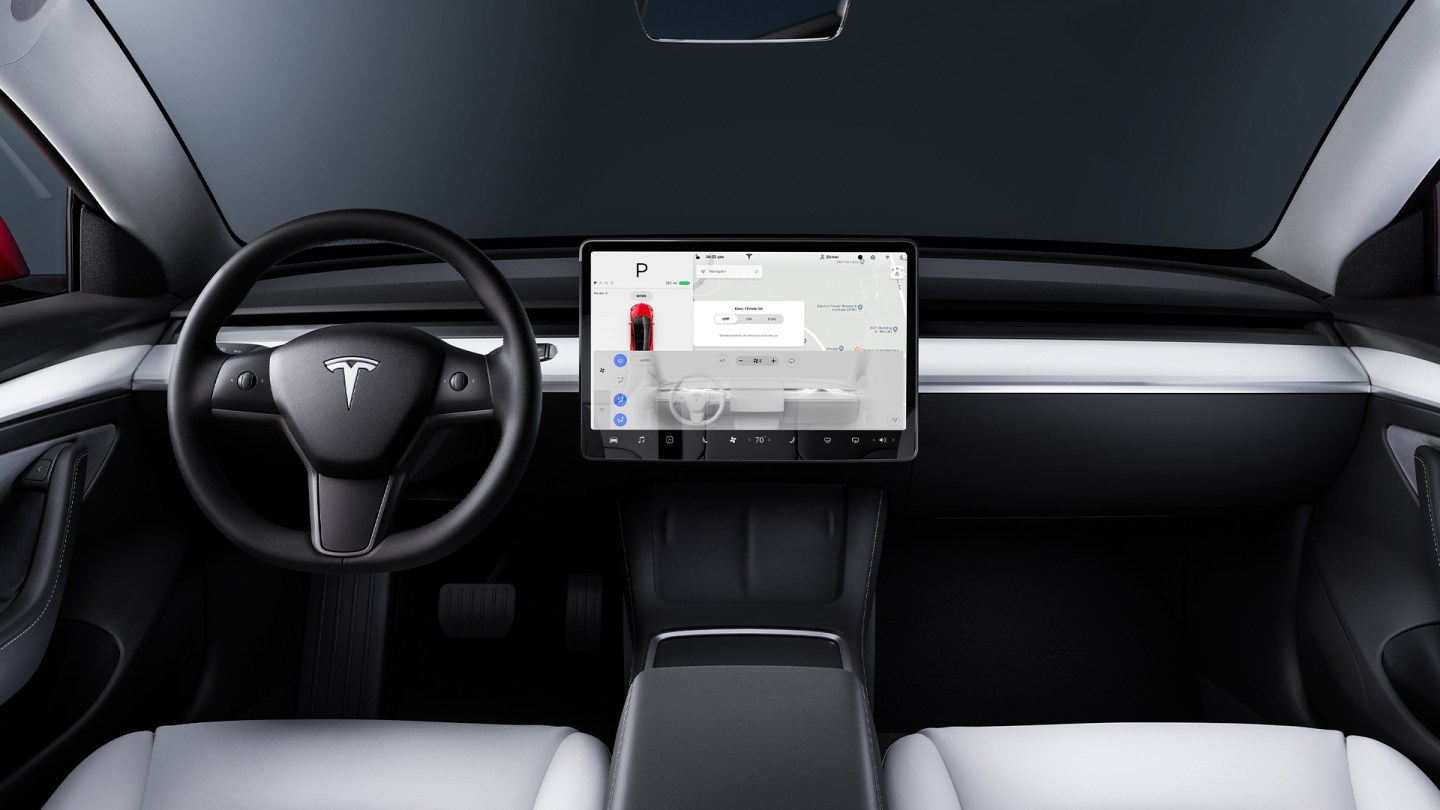 Tesla Is Building a Robotaxi Without a Steering Wheel or Pedals by 2024 ...