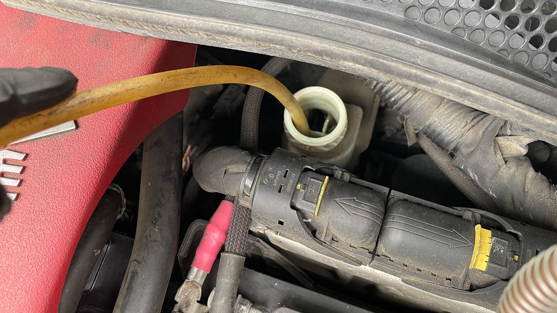 How To Bleed Brake Fluid With a Pneumatic Vacuum Pump