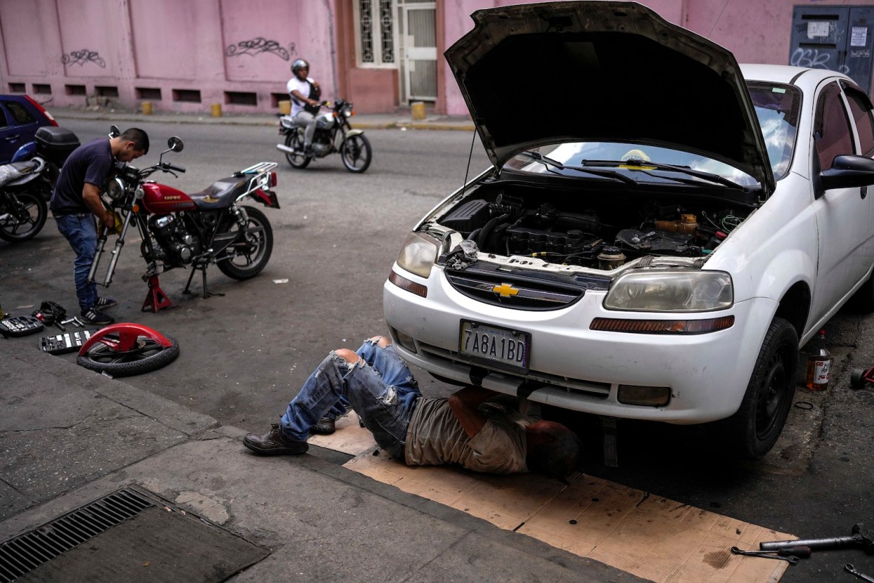 Economic Collapse Has Venezuela's Cars Looking a Lot Like Cuba's