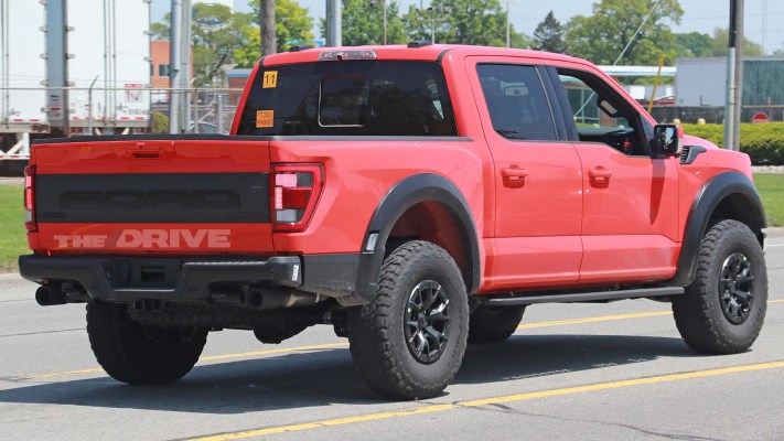 The V8 Ford F-150 Raptor R Looks and Sounds Like a Return to Form
