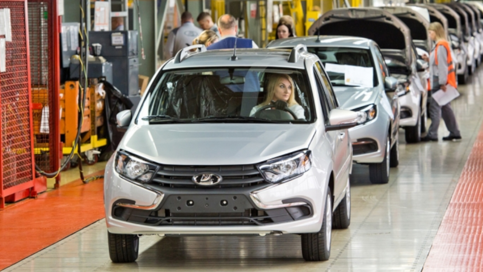 Russian Auto Industry Hit So Hard It's Reviving an 11-Year-Old Lada ...