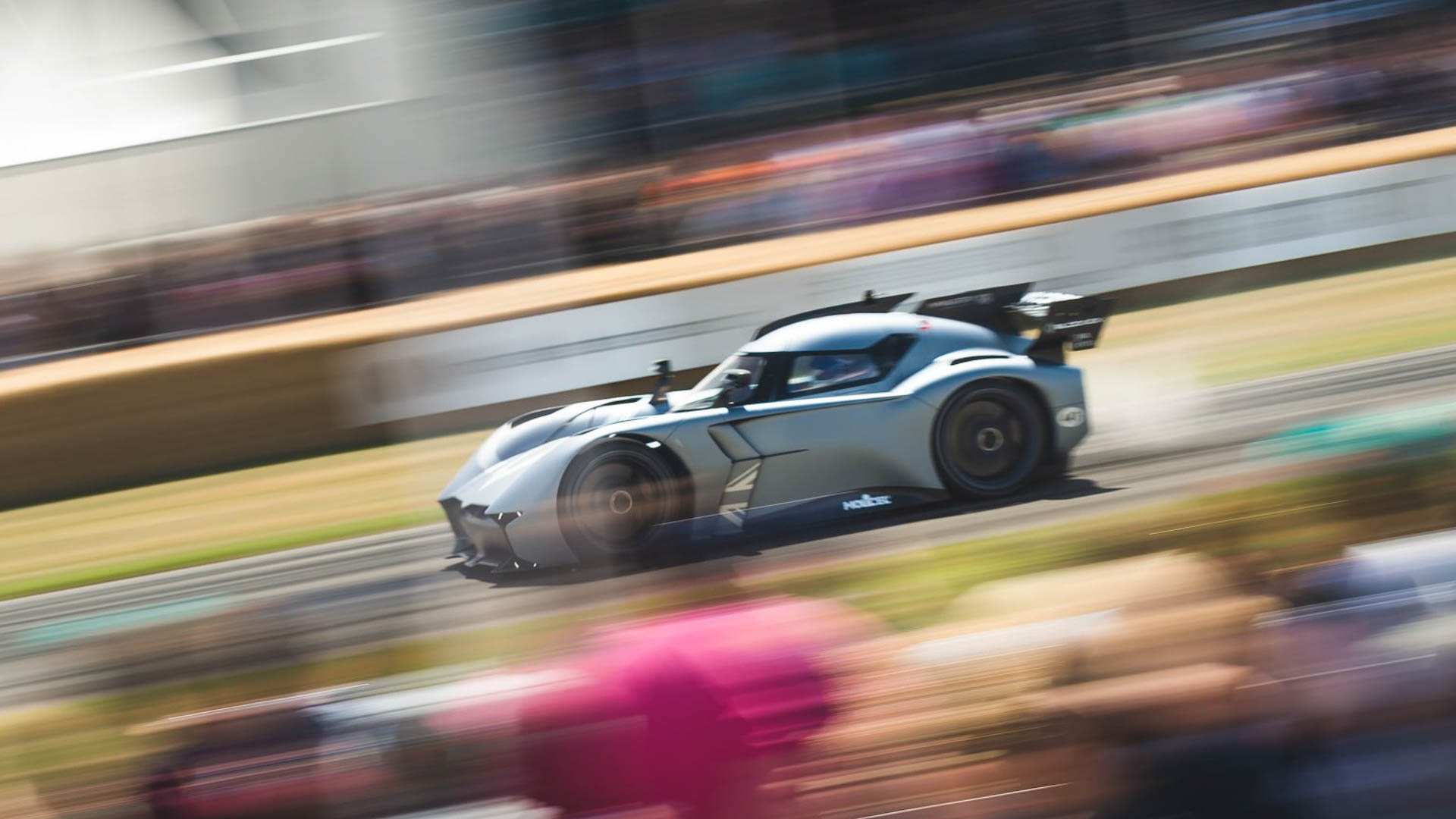 How the McMurtry Electric Fan Car Clocked a 7.9-Second Quarter-Mile