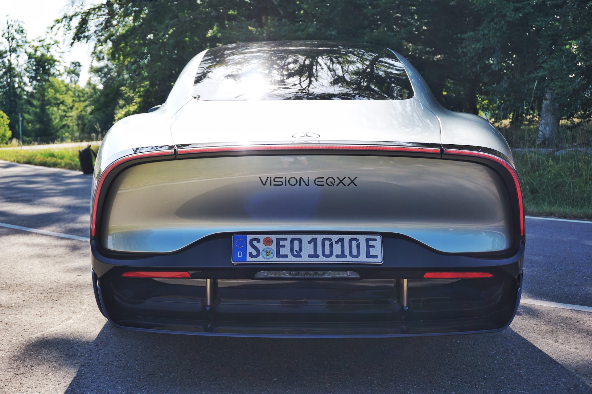 Mercedes Vision EQXX Prototype Review: 747 Miles, 240 HP Is the EV ...