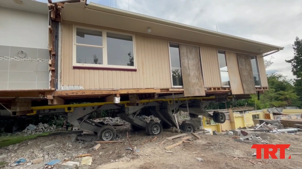 Check Out the Crazy Suspension on These Heavy-Duty House-Moving Trailers
