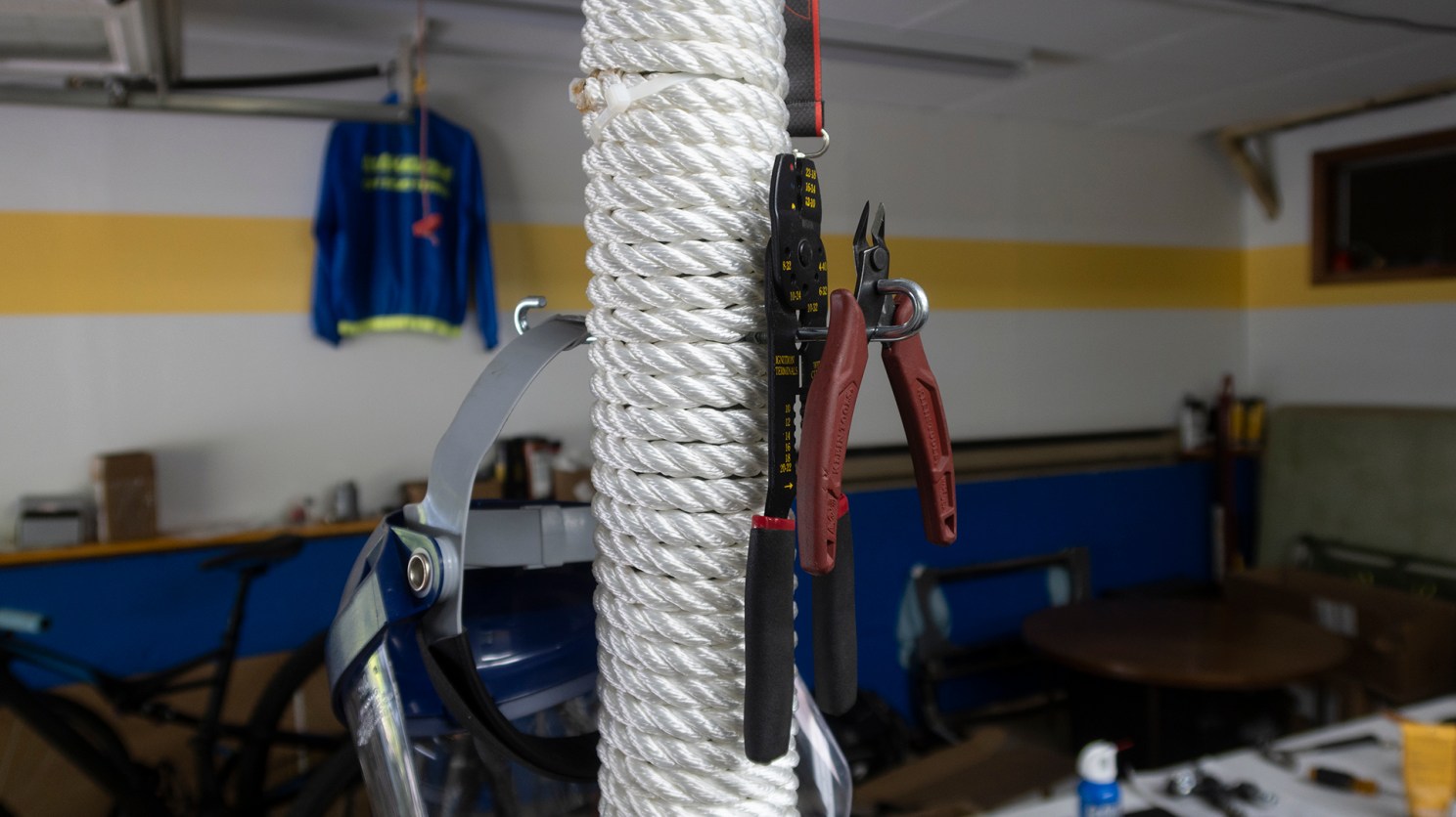 How a Few Hundred Feet of Rope Can Improve the Look of an Old Garage