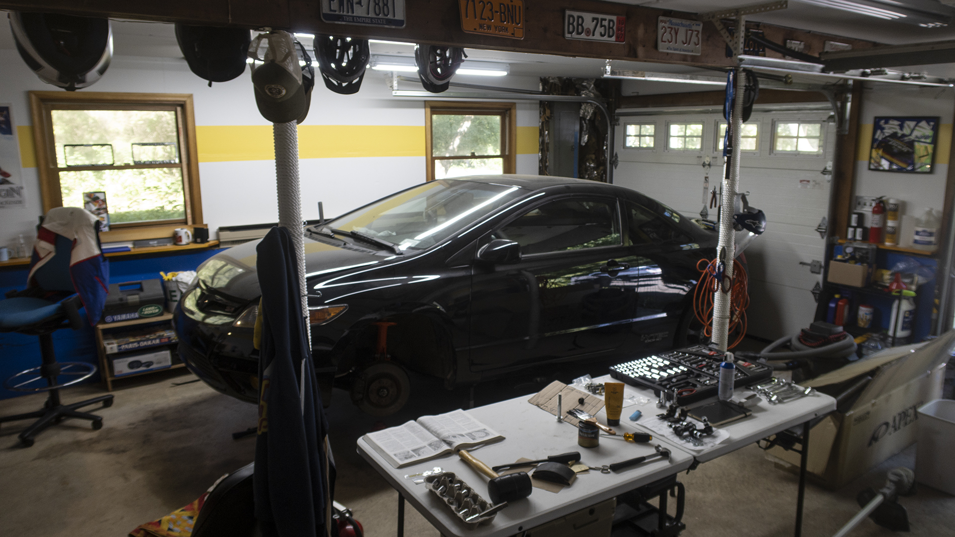 How a Few Hundred Feet of Rope Can Improve the Look of an Old Garage