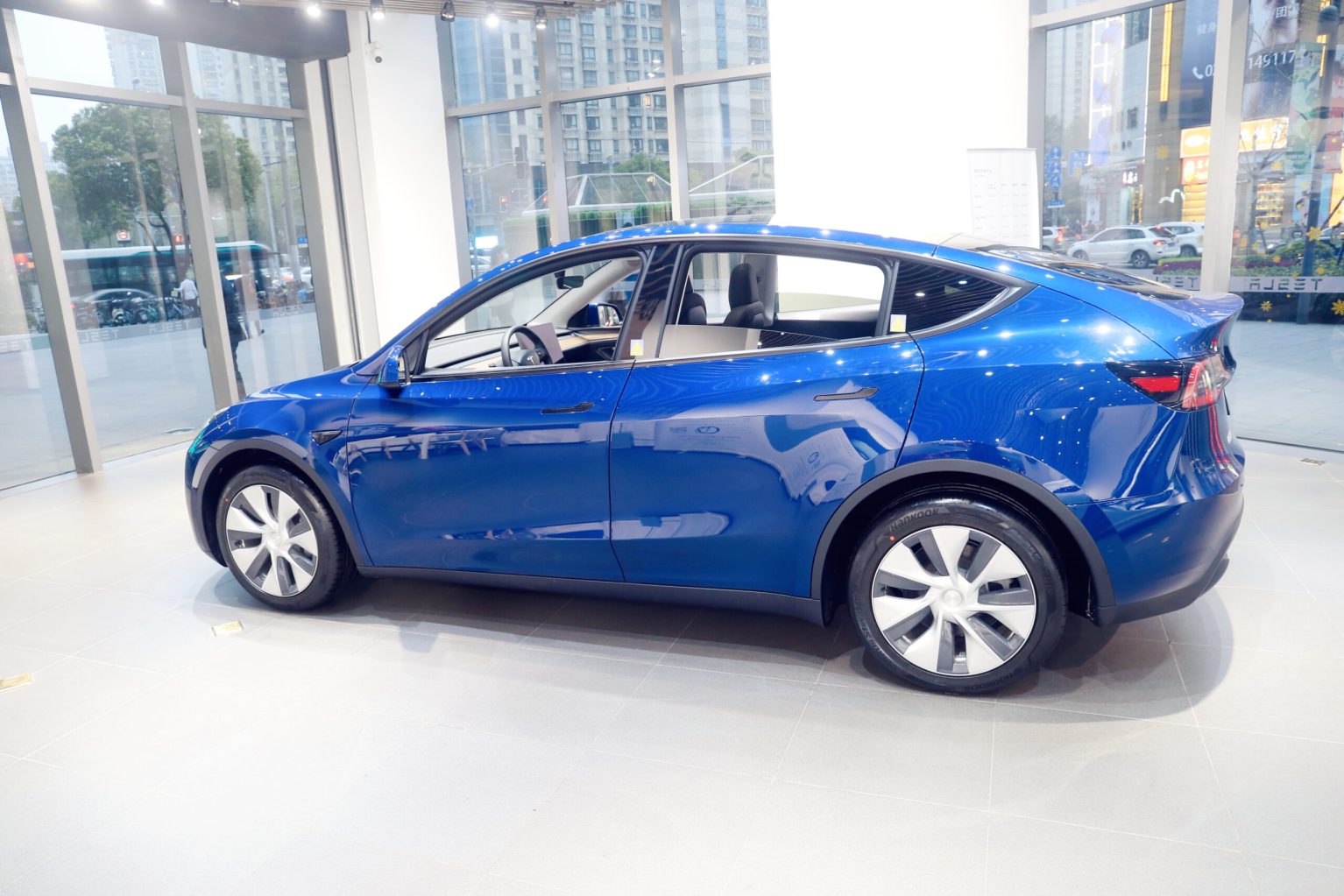 Tesla's Botched Paperwork Leaves Owner Unable To Drive New Car for 6 Months