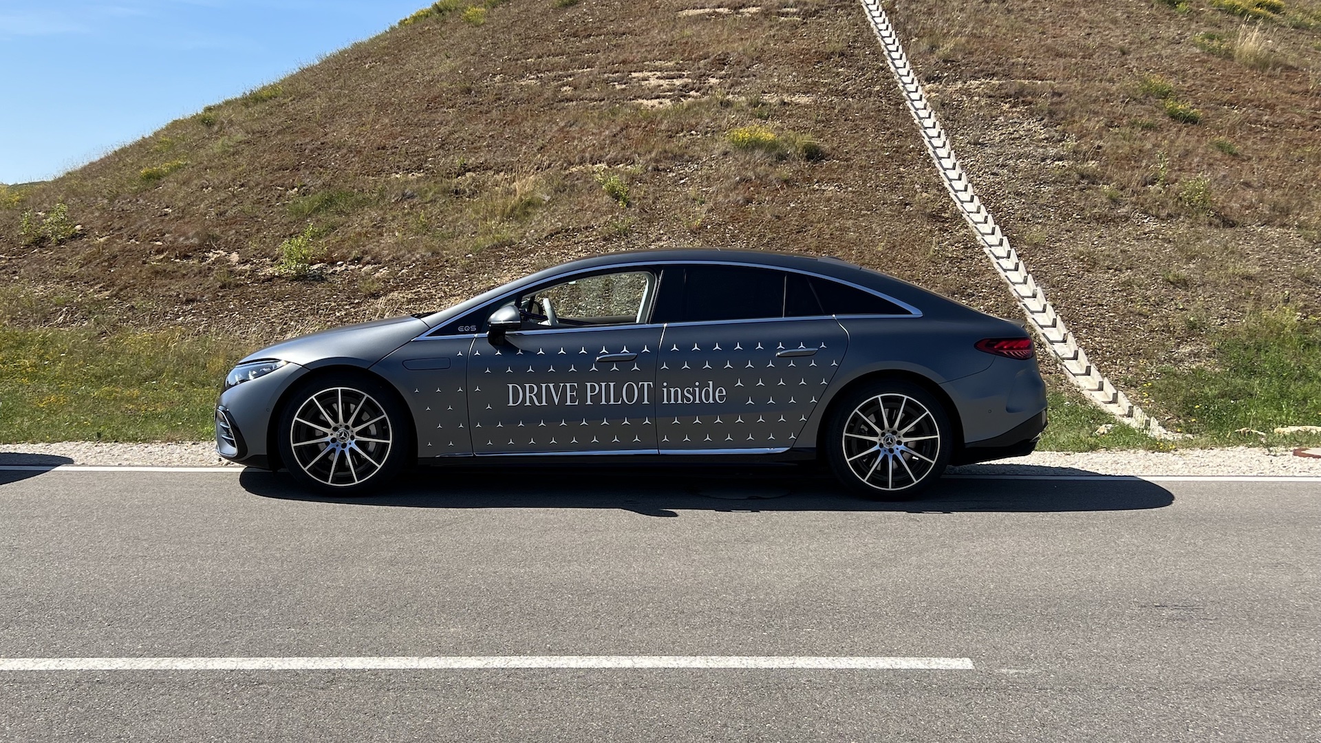 Mercedes-Benz Drive Pilot L3 Review: Super Smooth (but Limited) Hands ...