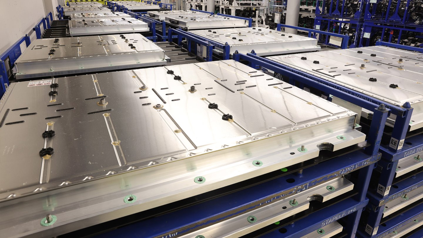 Automakers Scrambling to Build US Battery Plants Amid EV Tax Credit Revamp