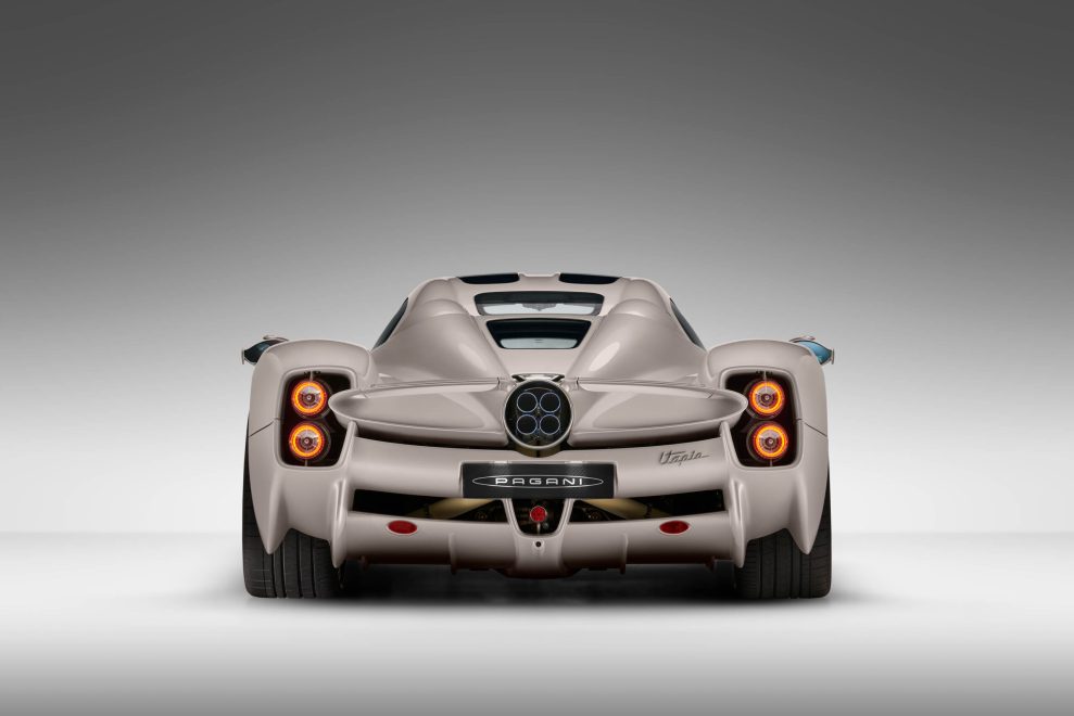 Pagani Utopia Revealed: 864 HP, 7-Speed Manual, First New Model in Over ...