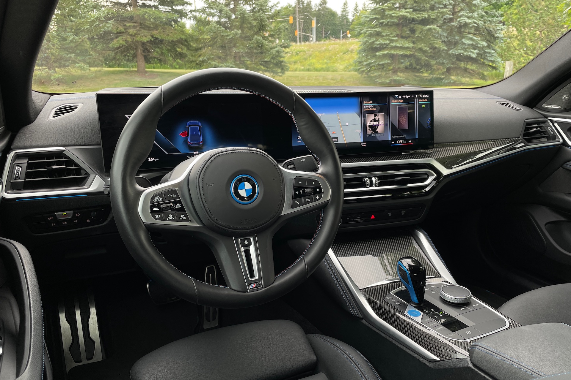 BMW iDrive 8 Infotainment Review: Looks Good but Missing Some Crucial ...