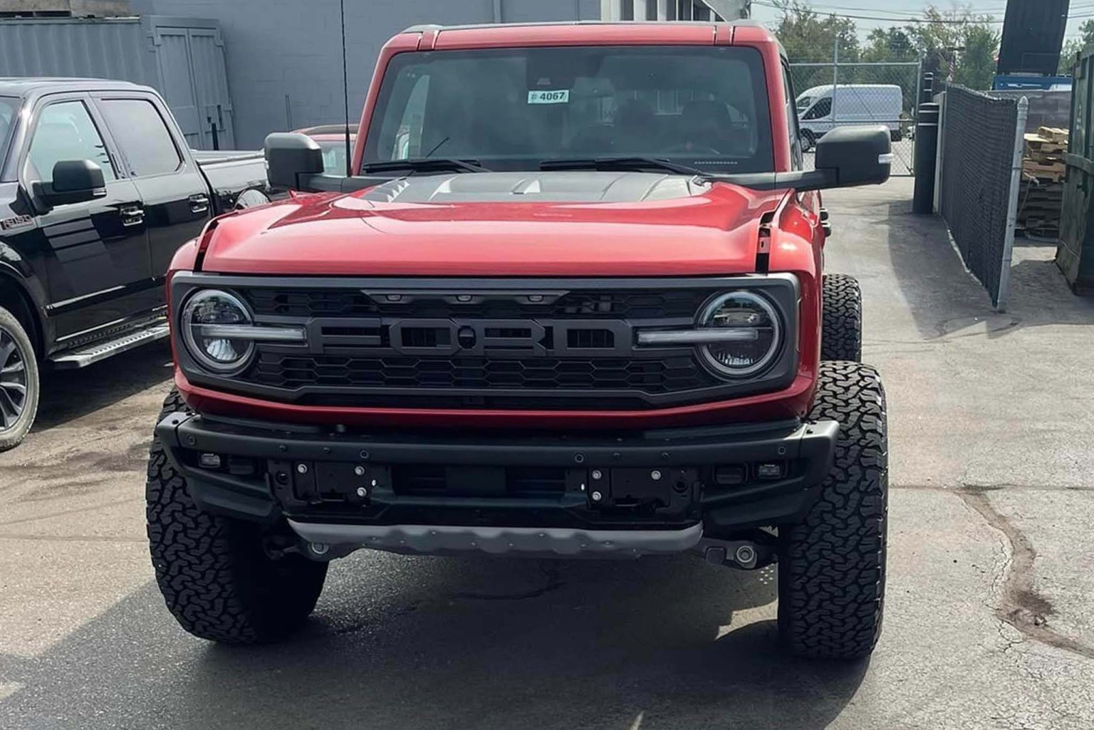 Ford Bronco Raptor Without Fender Flares Shows How Wide That Track ...