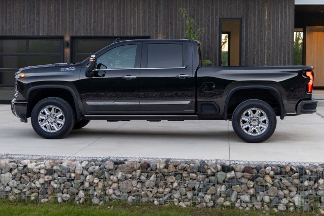 Big 2024 Chevy Silverado HD Refresh Adds New Interior, New Face, and ...