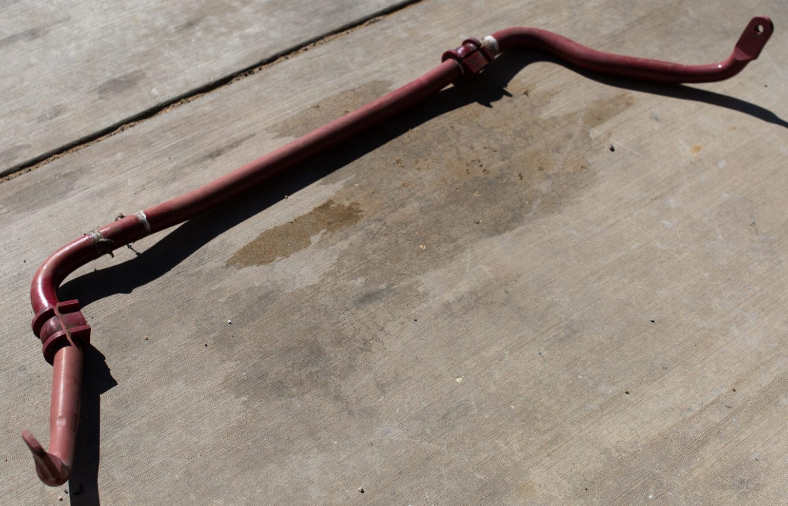 Understanding The Differences Between A Sway Bar and A Strut Bar