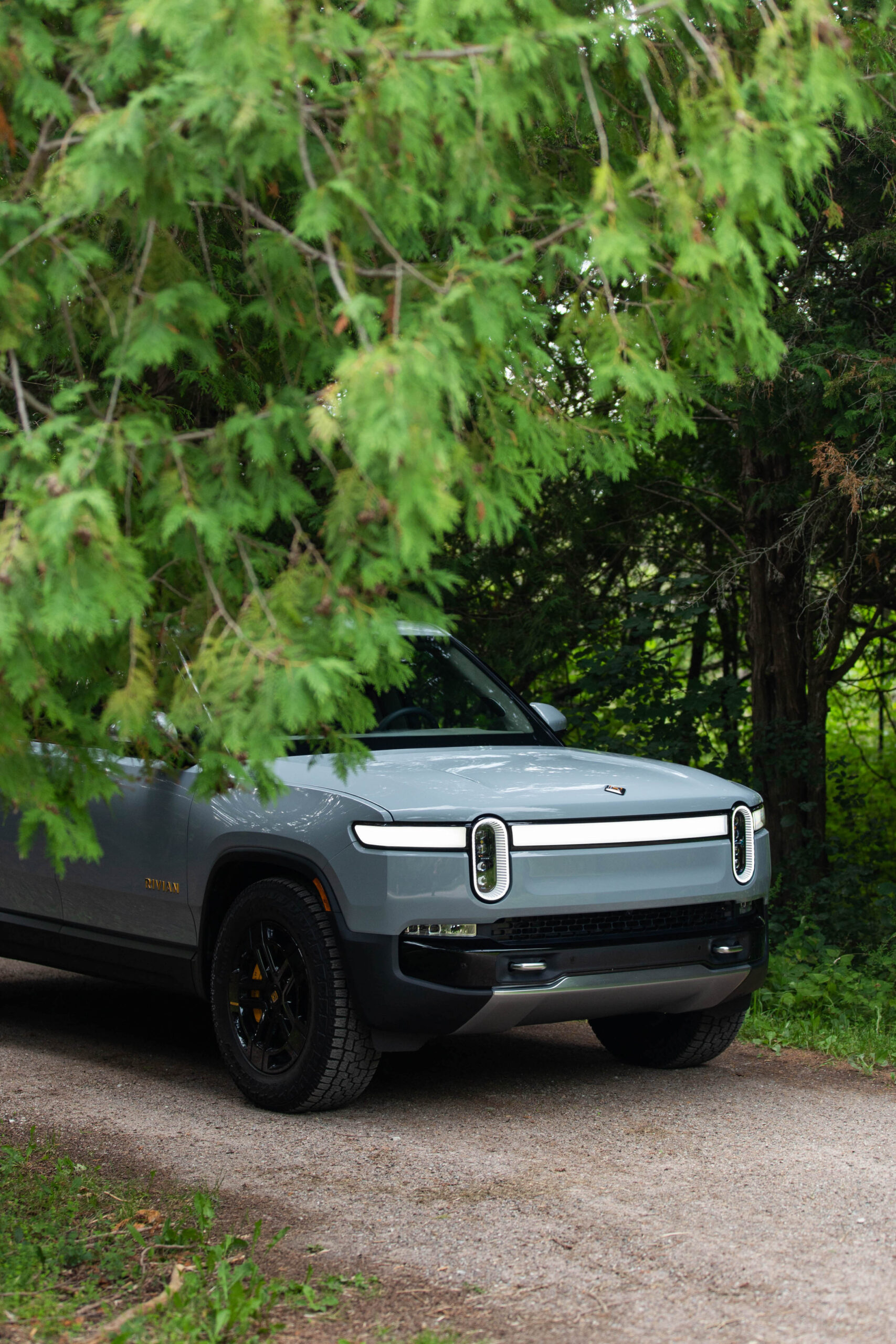 2022 Rivian R1T Electric Pickup Review: Brings Fun and Ease Even to the ...
