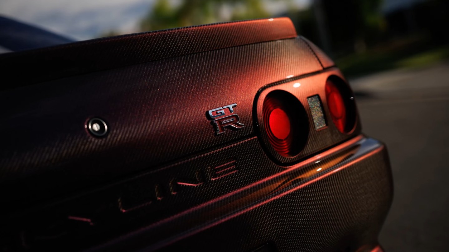 This 930-HP R32 Nissan GT-R In Dry Carbon Midnight Purple Is a Million ...