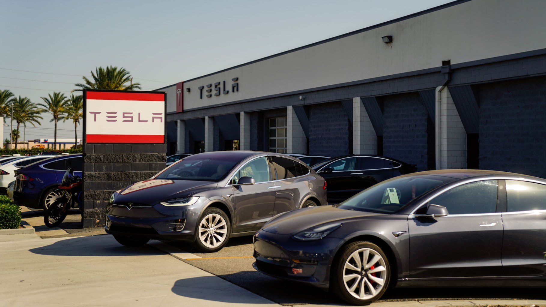 GM Reportedly Has Serviced More Than 11,000 Teslas Since 2021