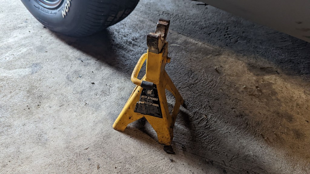 These Are the Tools You Need to Keep In Your Car