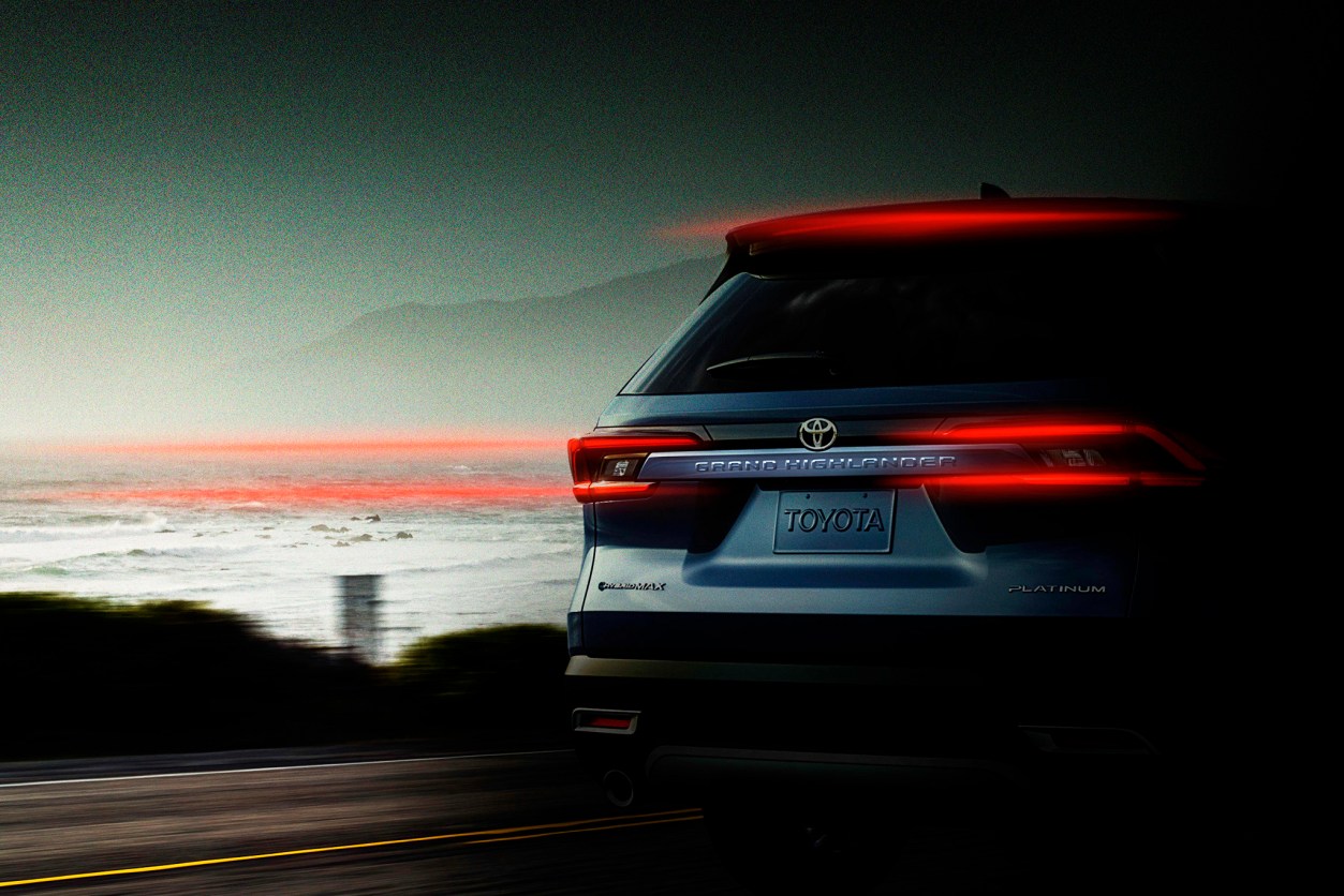 This Is the Upcoming 3-Row Toyota Grand Highlander’s Bigger Rear End