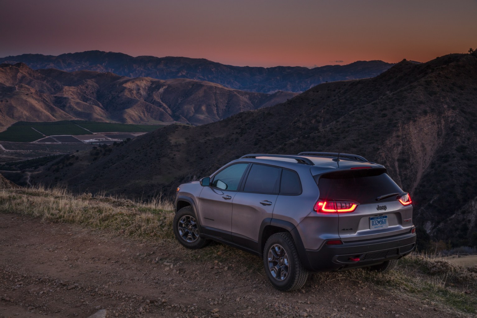 Stellantis Will Idle Jeep Cherokee Plant ‘Indefinitely’ in 2023, SUV’s ...