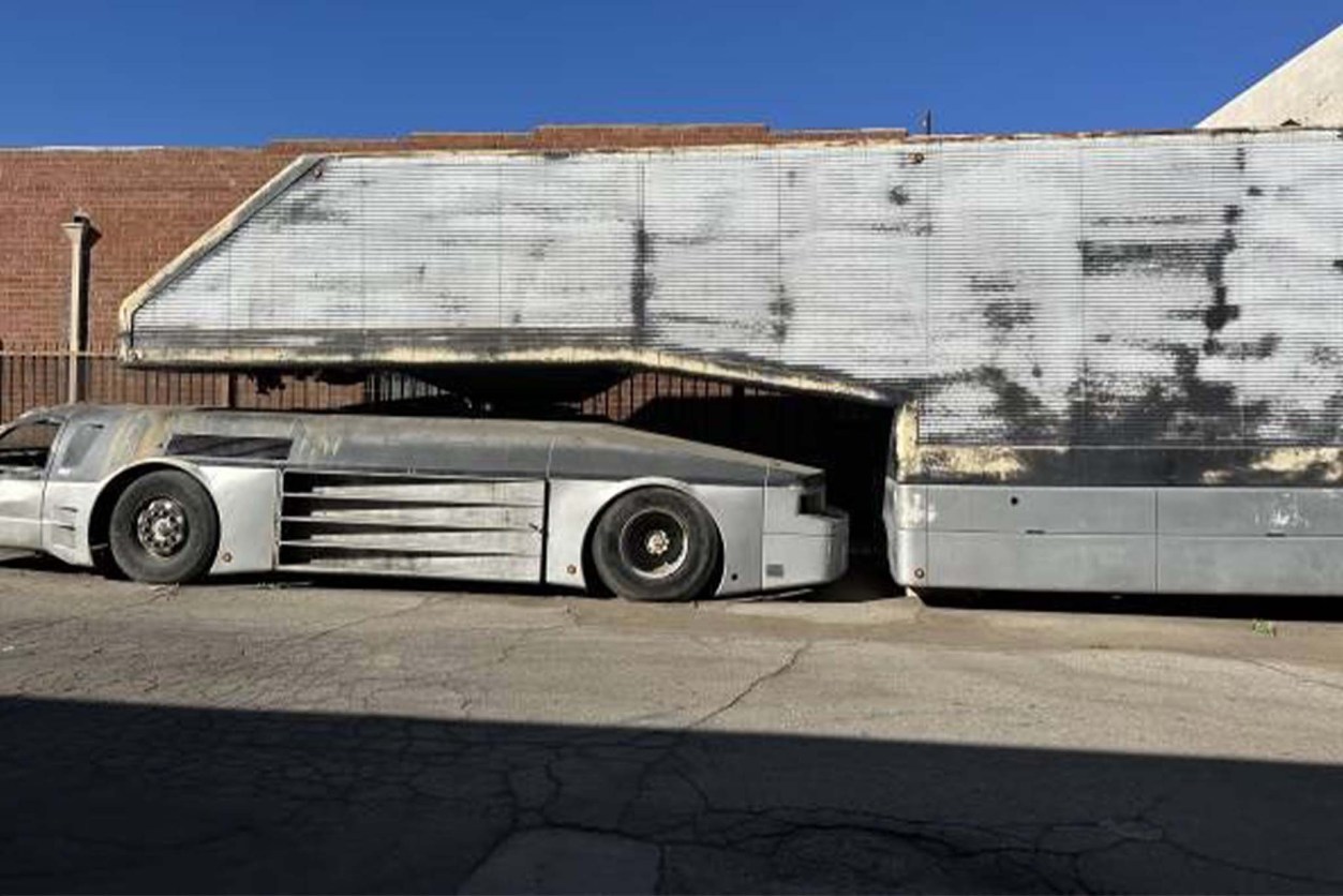 This Bizarre 1982 Peterbilt Aero Semi on Craigslist Is the Dystopian ...
