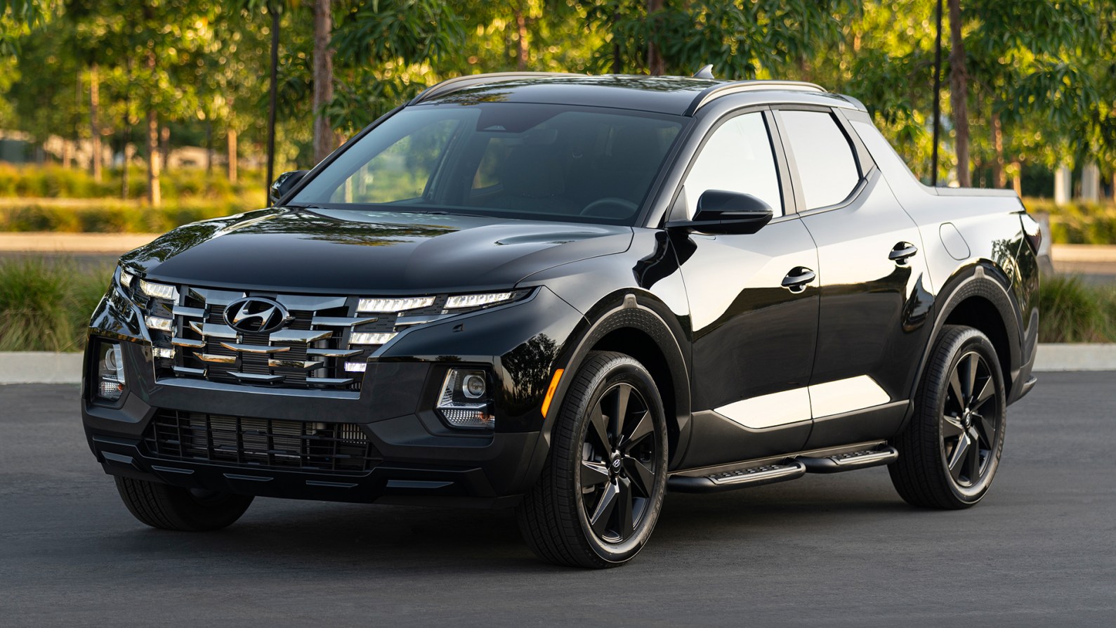 Ford Maverick Outsells Hyundai Santa Cruz By More Than Double in 2022