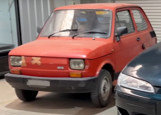 Watch This V8 Ford Falcon Try To Best a Tiny Fiat in a Fuel Economy Battle