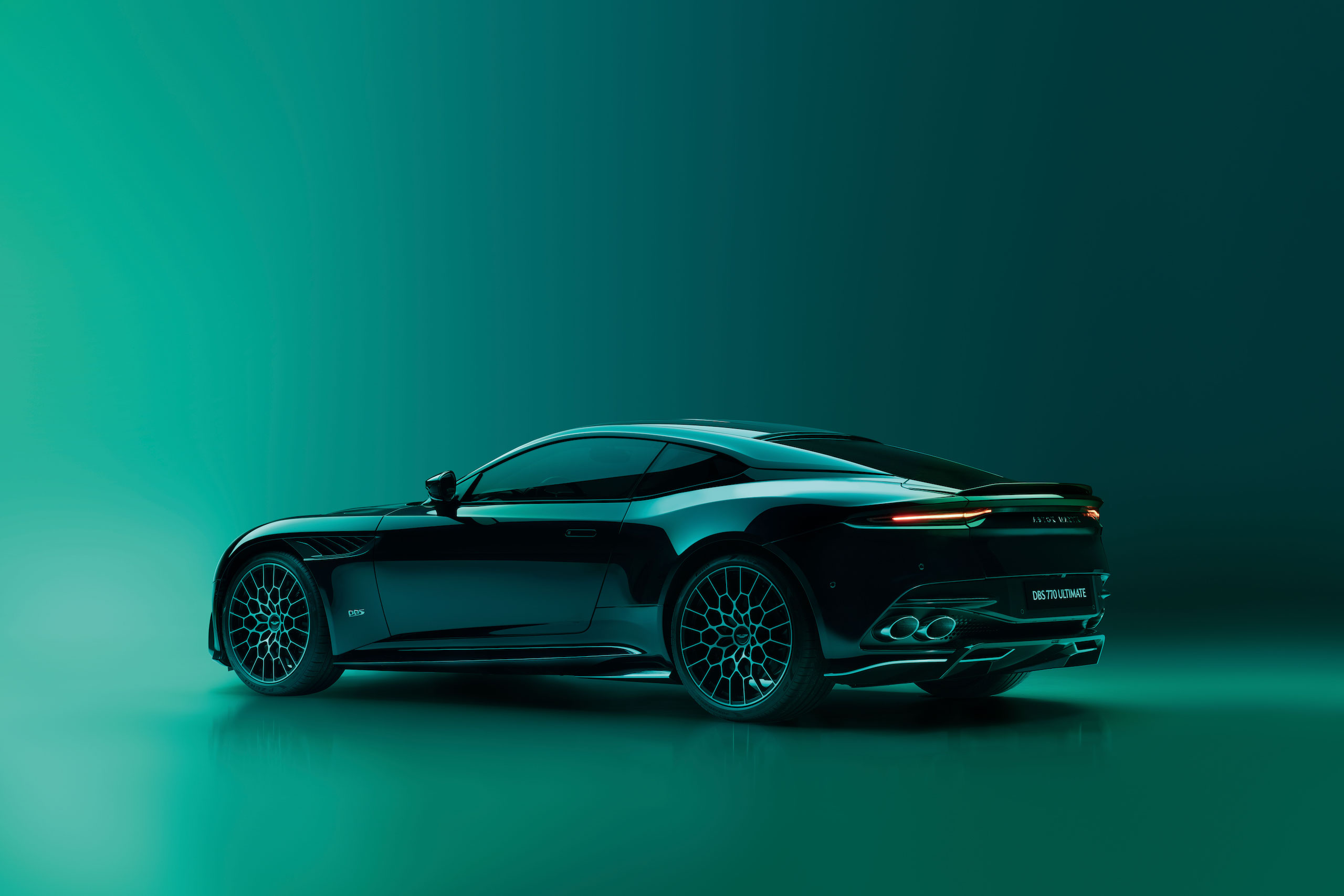 2023 Aston Martin DBS 770 Ultimate: A V12 Goodbye to the Flagship Coupe