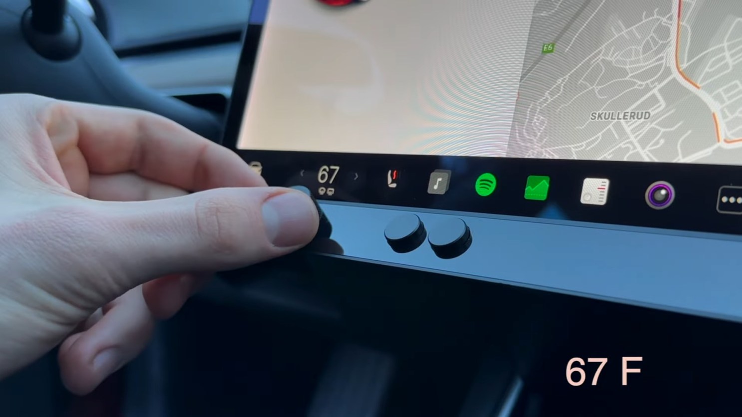Aftermarket Fix Adds Buttons and Knobs to Tesla Touchscreen Infotainment