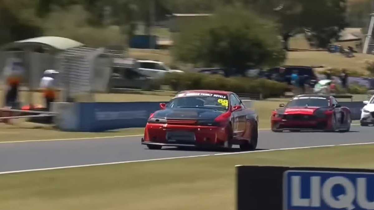 R32 Nissan Skyline Rocks Modern Race Cars at Bathurst, Prompts Official ...