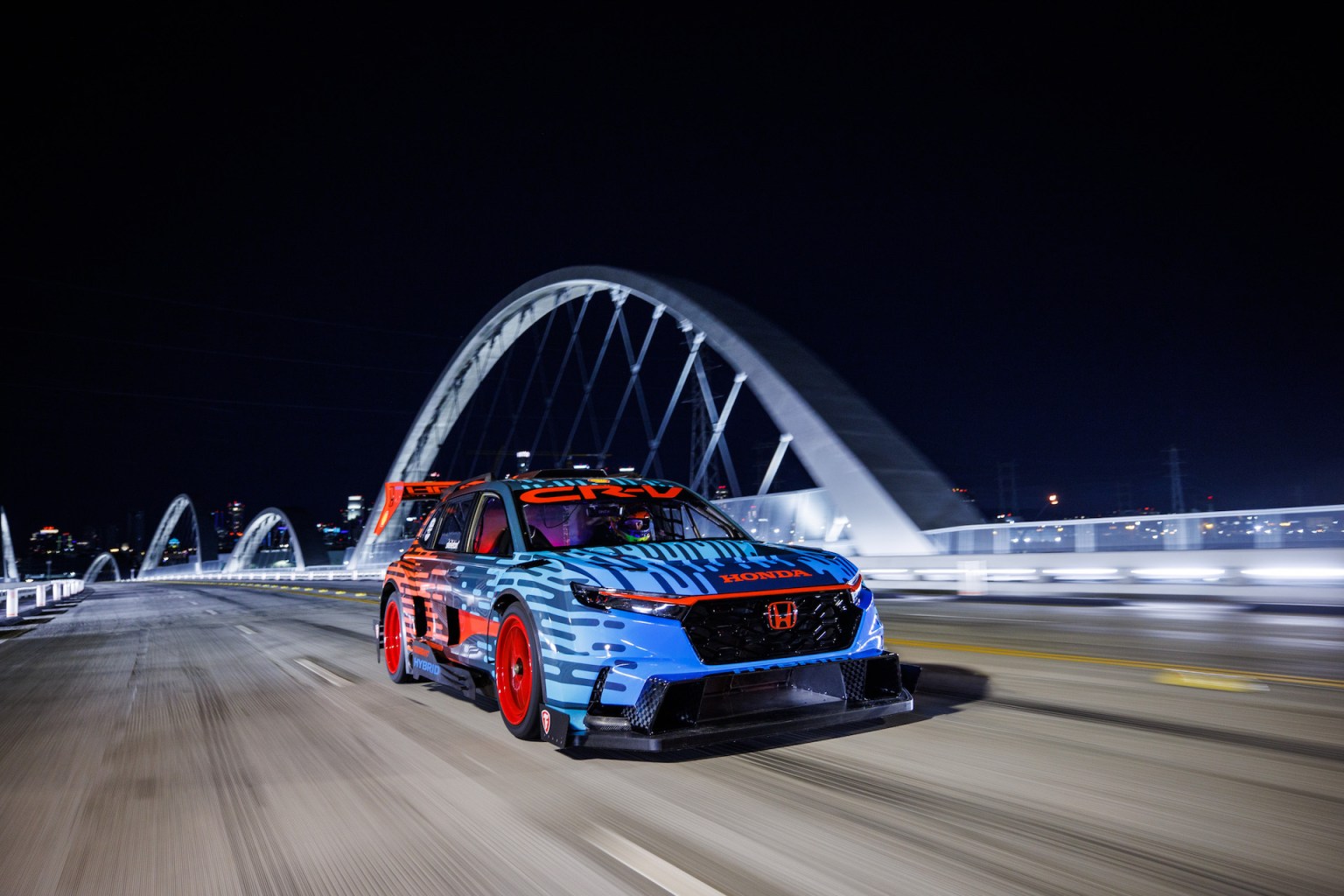 Honda CR-V Hybrid Racer Packs 800-HP IndyCar Engine in the Back
