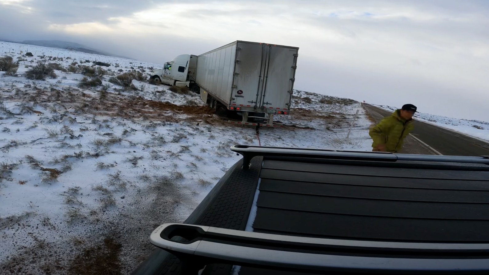 Rivian R1T Yanks 38,000-Pound Semi-Truck and Trailer Out of the Snow