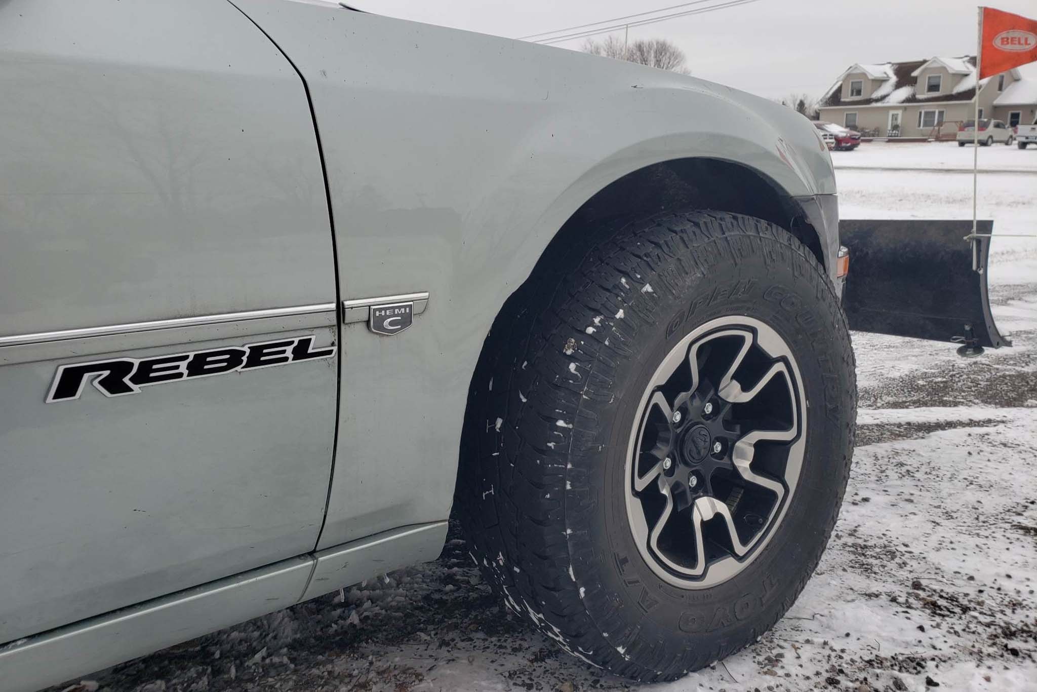 Lifted Chrysler 300C With a Hemi V8 and AWD Makes a Capable Plow Rig