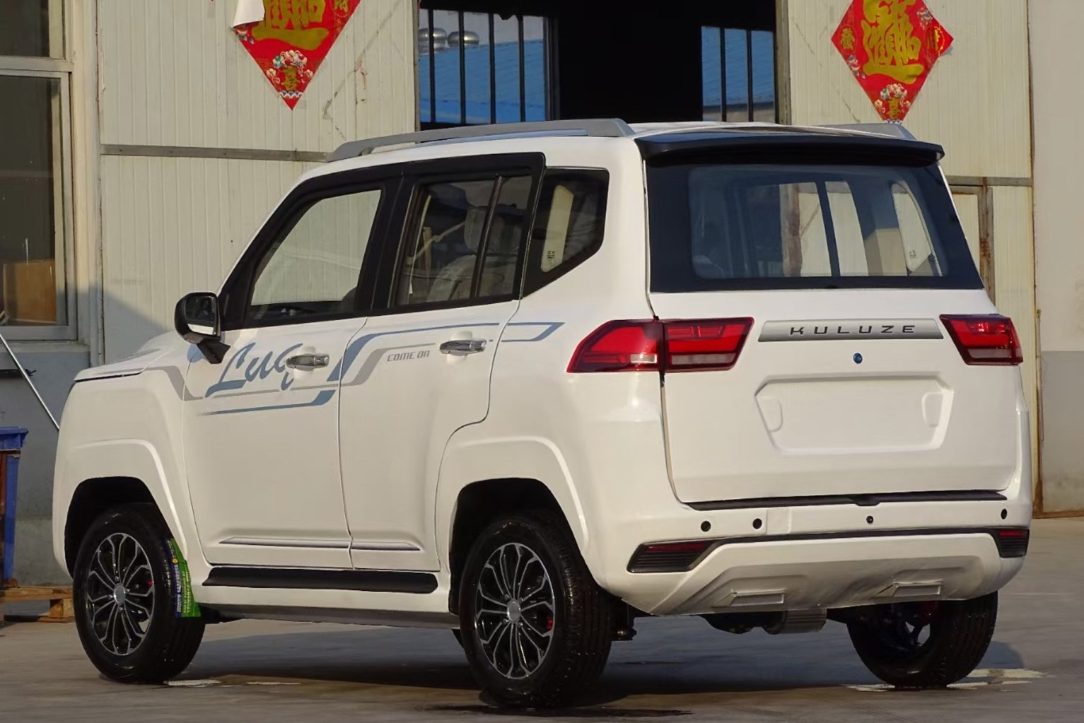 This Knockoff Toyota Land Cruiser From China Is an Off-Roader for Ants