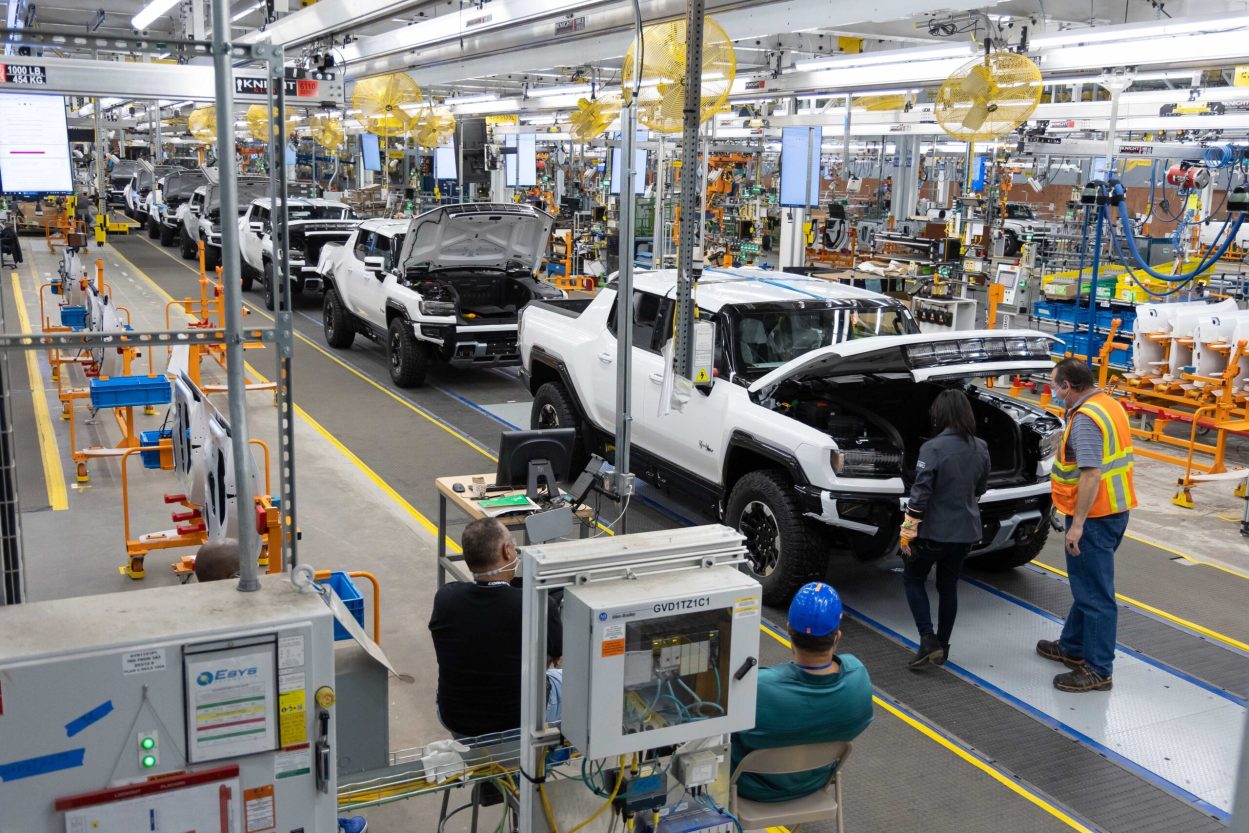 GM Wants To Buy Out Salaried Workers Before UAW Talks