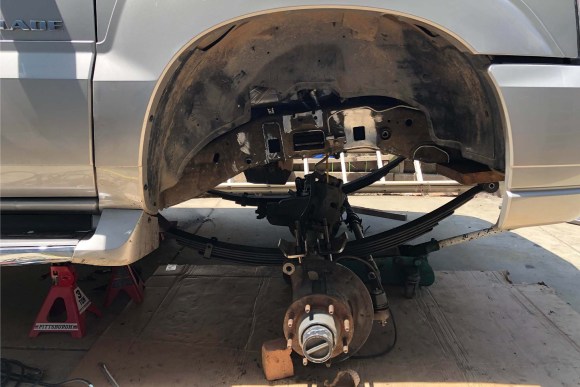 Straight Axle-Swapped 2004 Cadillac Escalade Off-Roader Loves Climbing ...