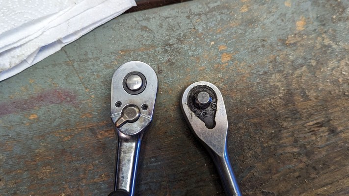 Here's How to Clean a Ratchet