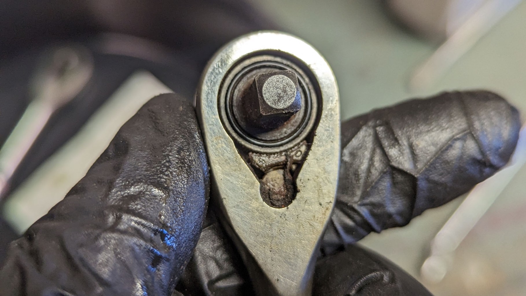Here's How to Clean a Ratchet