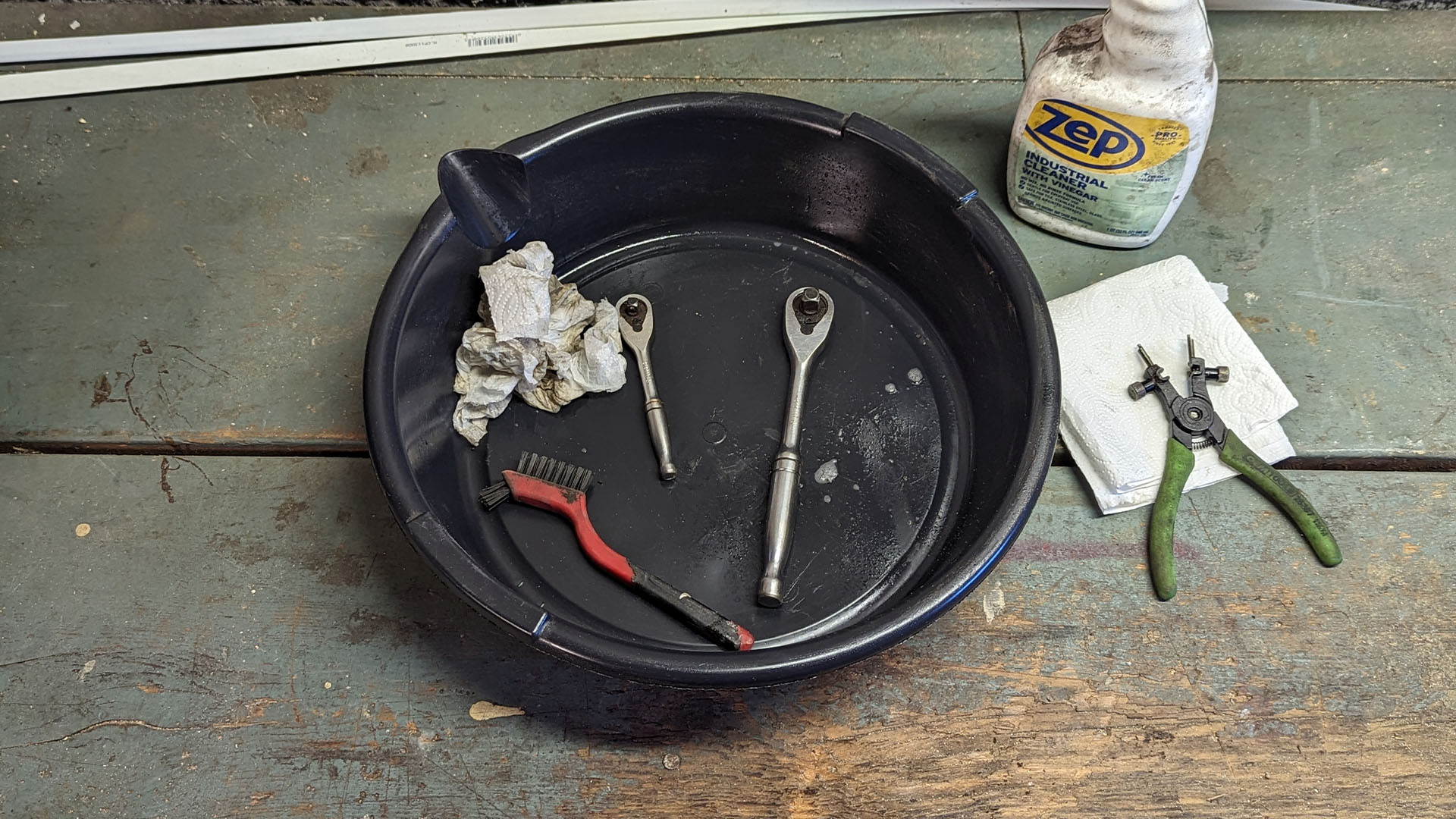 Here's How to Clean a Ratchet