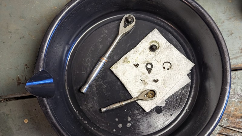 Here's How to Clean a Ratchet