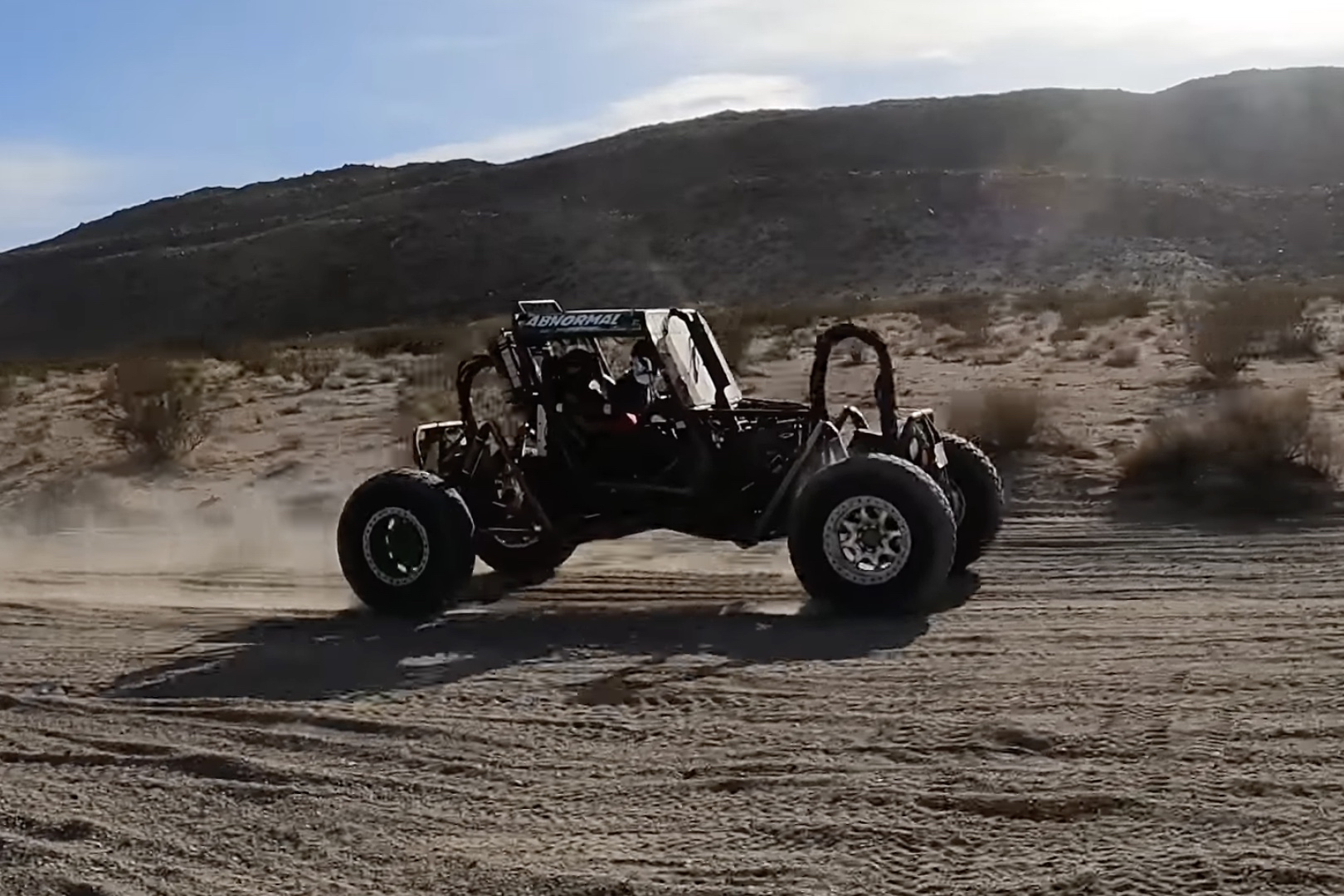 This Off-Road Buggy's Hydraulically Extending Frame Will Twist Your Brain